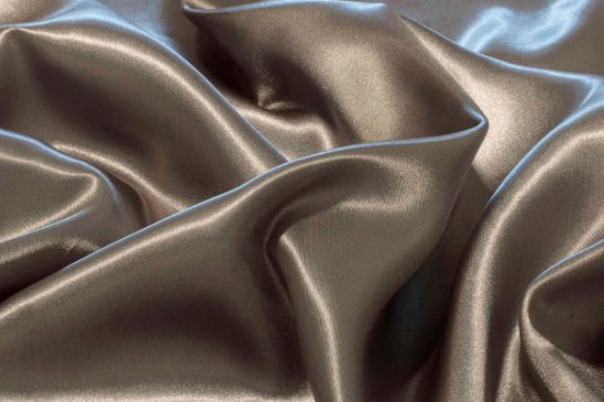 Costura com tecido de seda